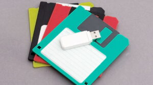 ¿Cuál es la historia de la memoria USB? Todo sobre este regalo